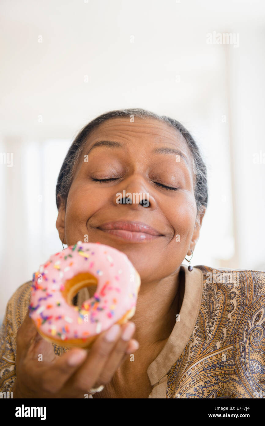 Women eating junk food hi-res stock photography and images - Alamy
