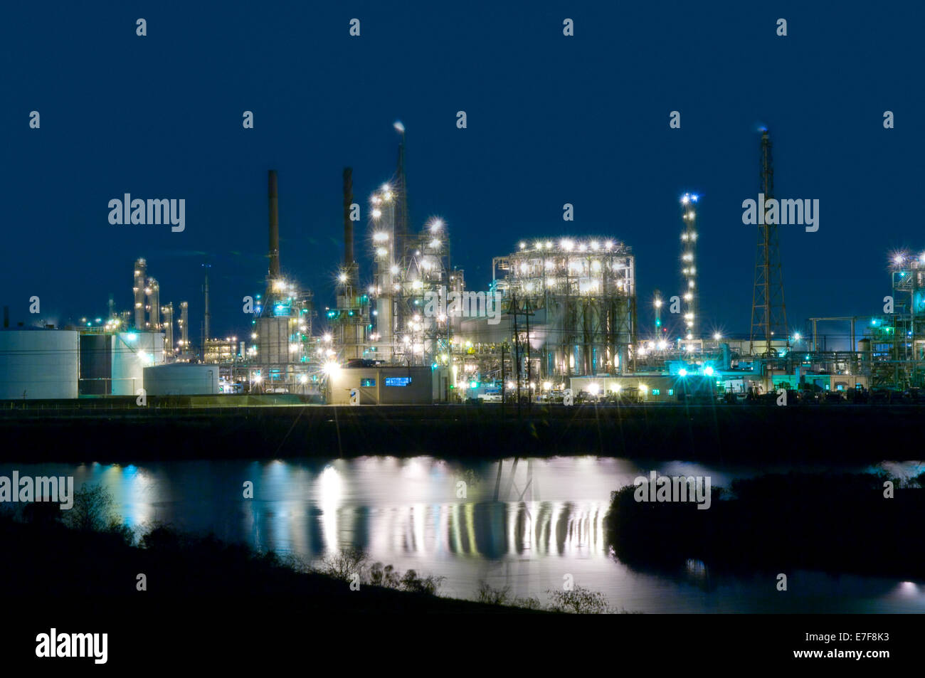 Factory night hi-res stock photography and images - Alamy