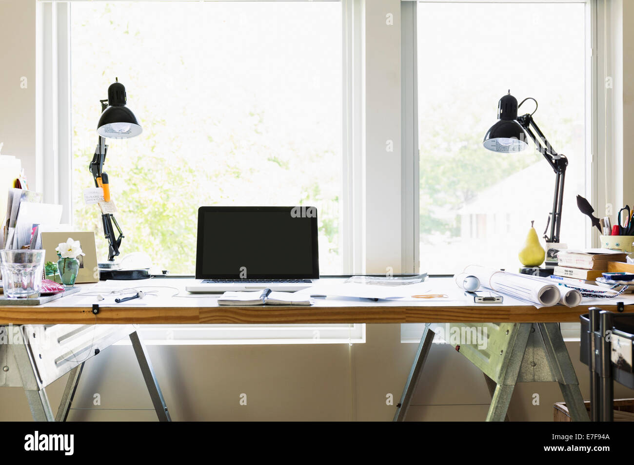 Desk lamps hi-res stock photography and images - Alamy