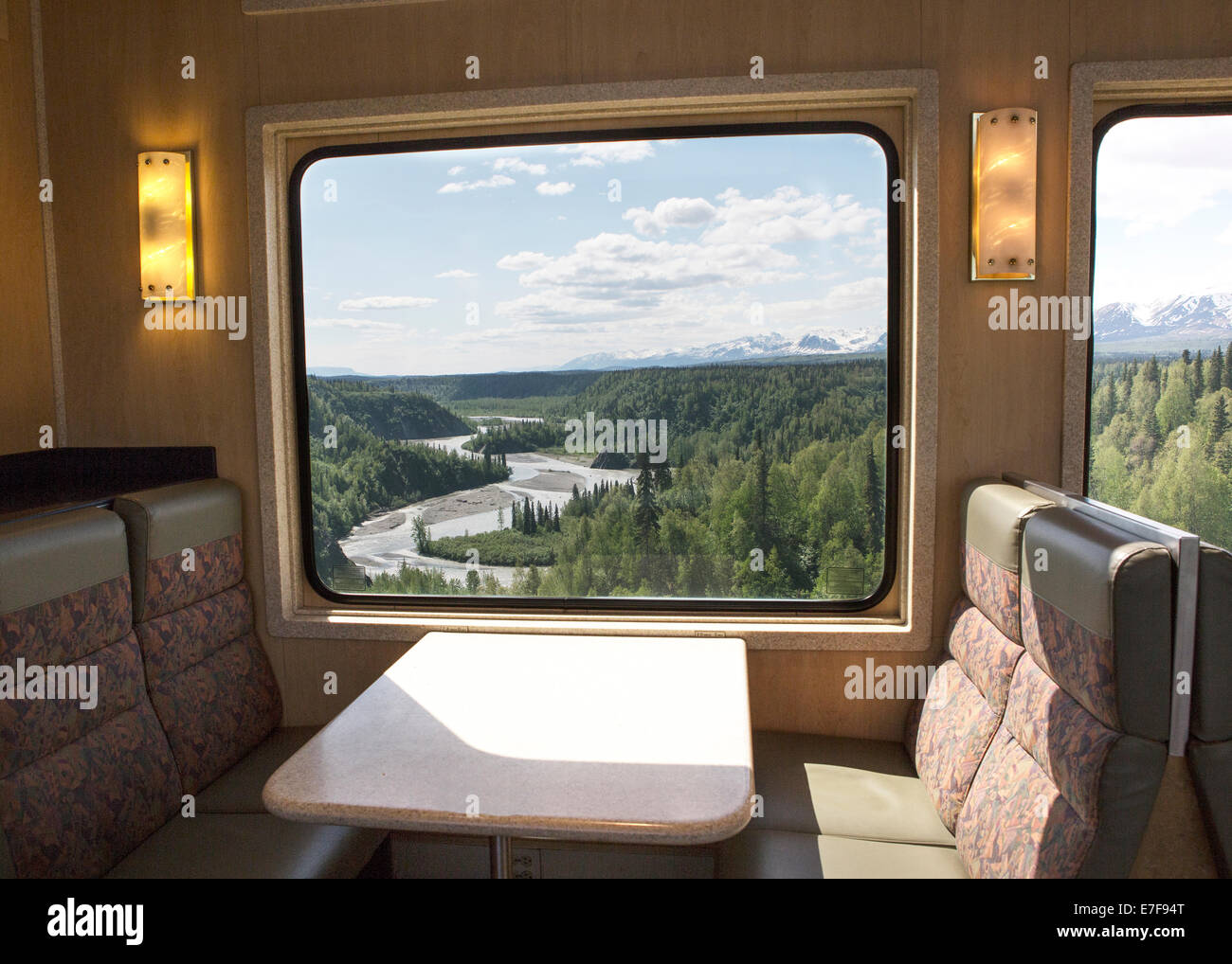 Train window table hi-res stock photography and images - Alamy