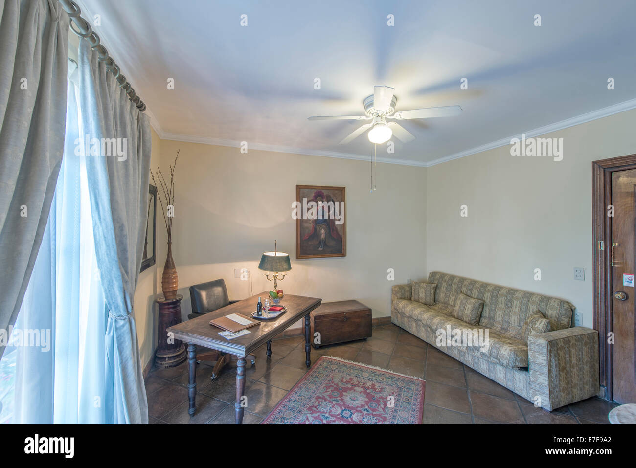 Sofa, desk and trunks in traditional hotel room Stock Photo - Alamy