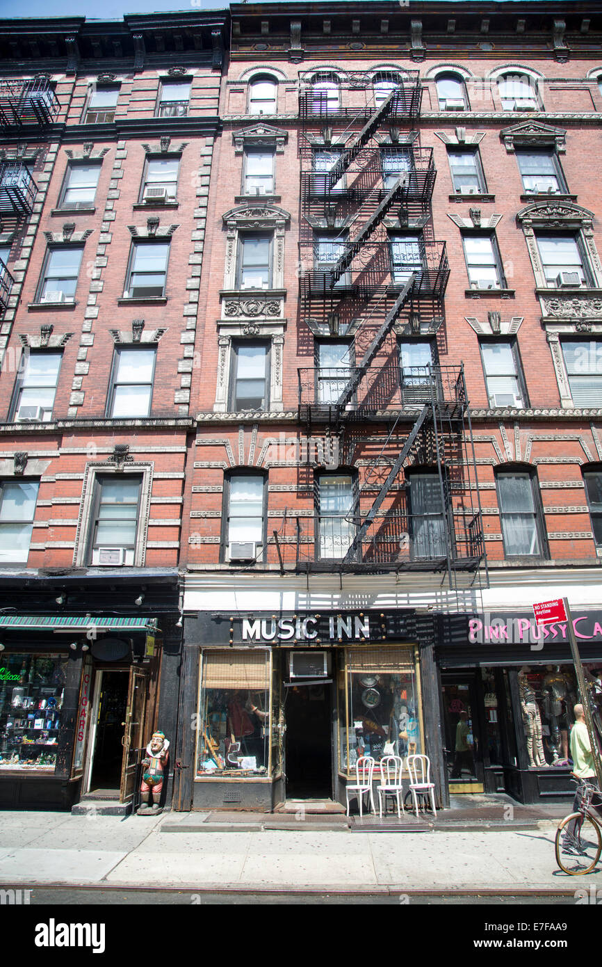 West Village musical instrument store Music Inn Stock Photo - Alamy