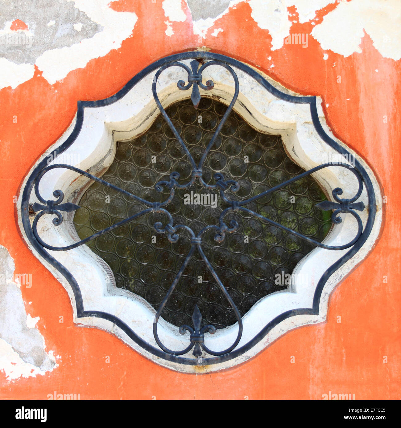 Vintage window with forged metal lattice on grunge wall Stock Photo - Alamy