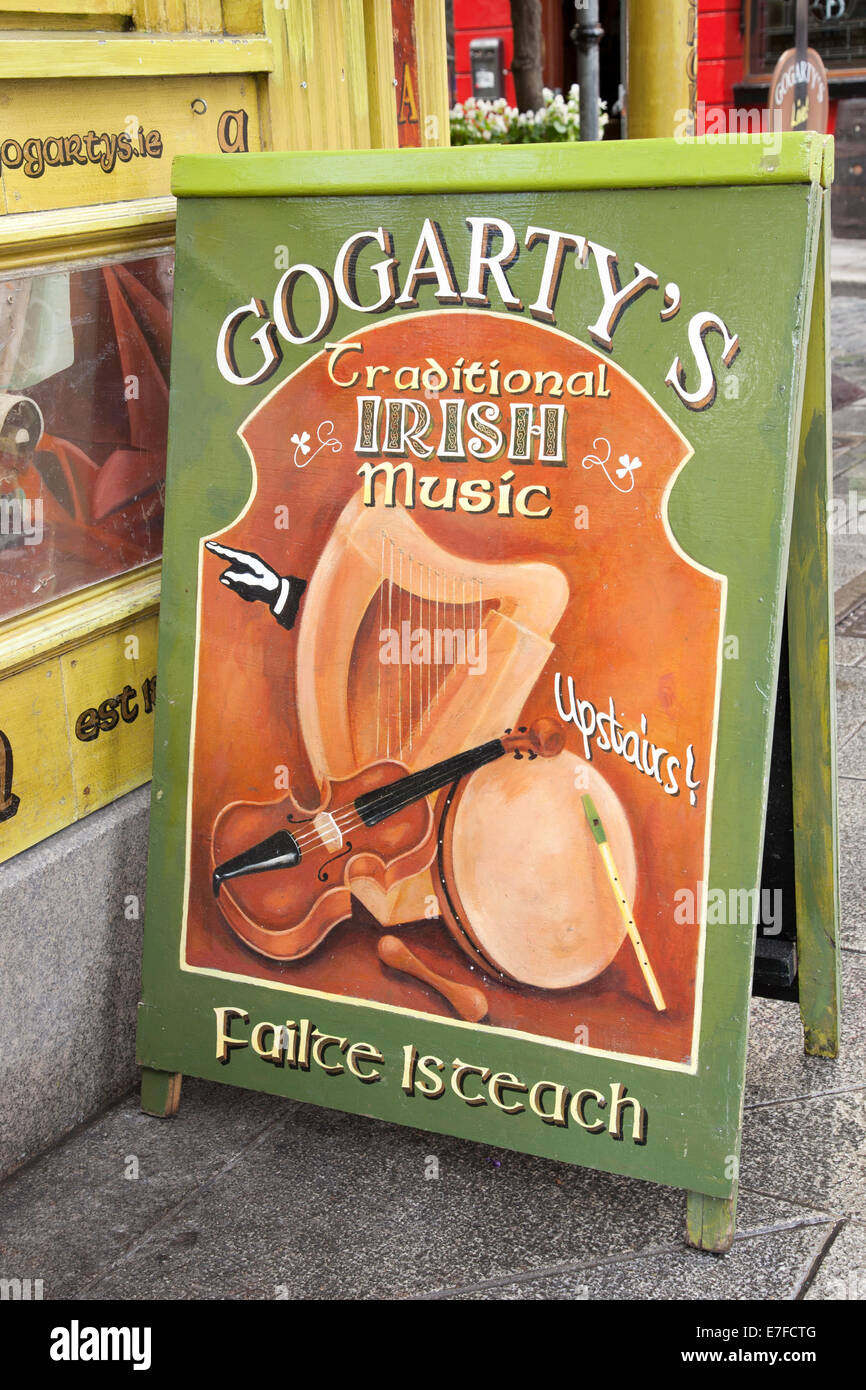 Live music sign hi-res stock photography and images - Alamy