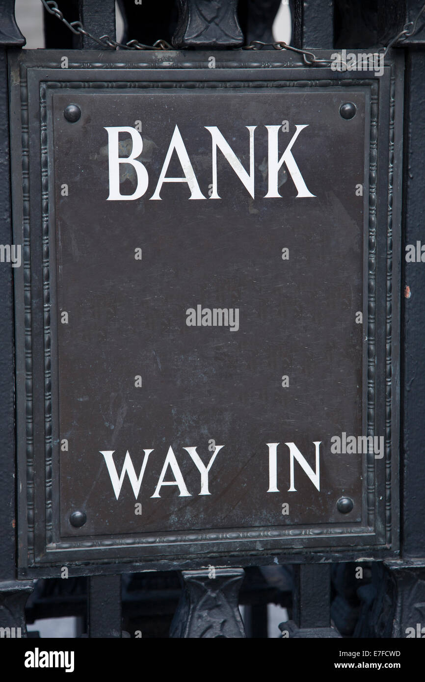 Bank sign in urban setting hi-res stock photography and images - Alamy