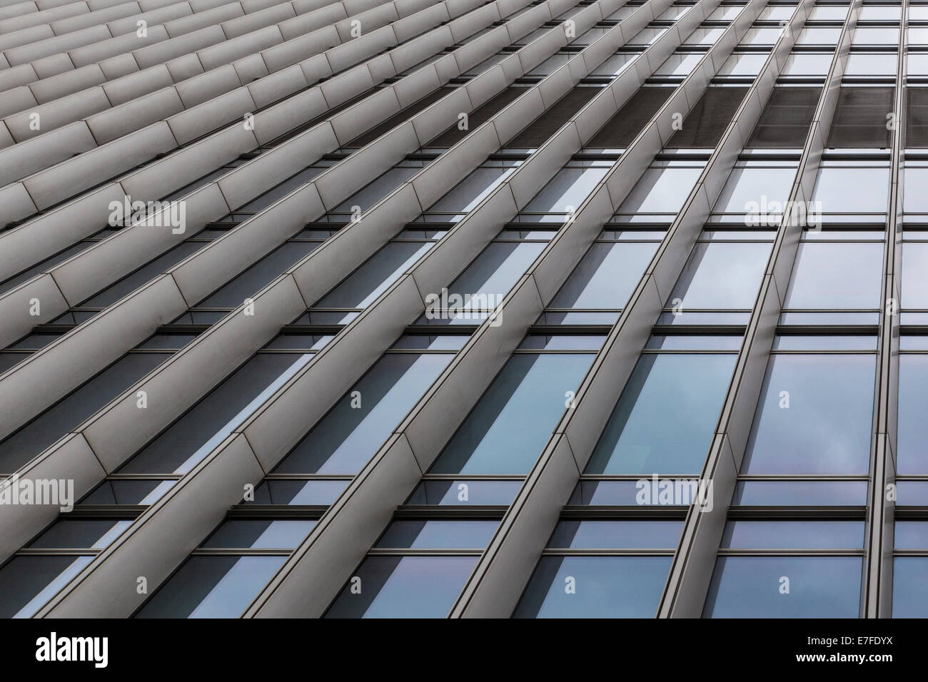 10 upper bank street london hi-res stock photography and images - Alamy