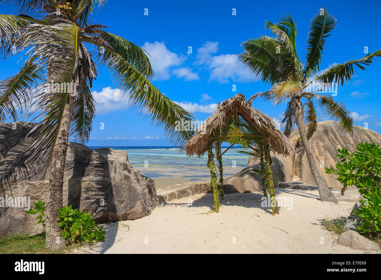 Natural rock shelter hi-res stock photography and images - Alamy