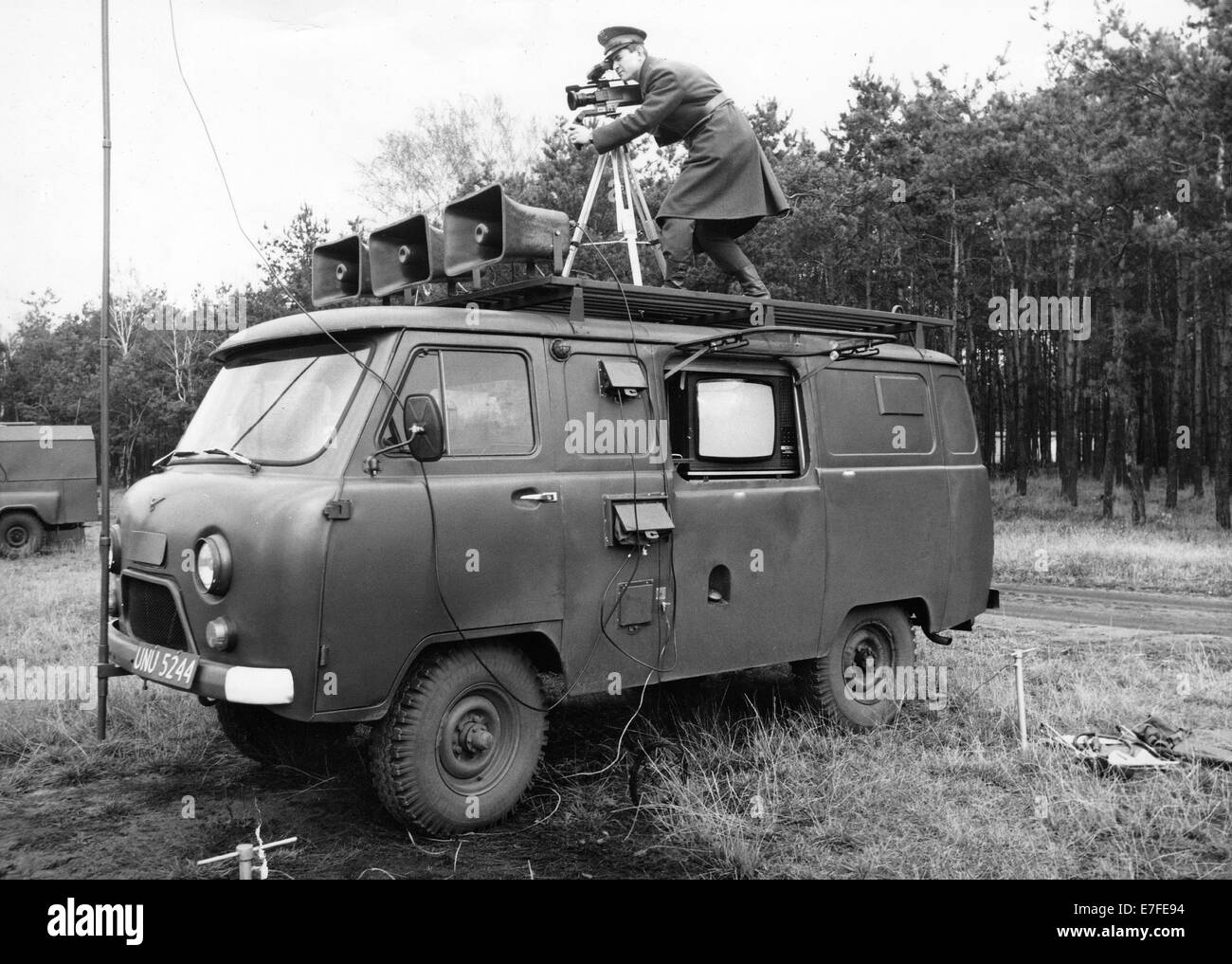 UAZ 452 MANUAL 4 SPEED TRANSMISSION FOUR CYLANDER GAZ-21 (UMZ-4213) 2. ...