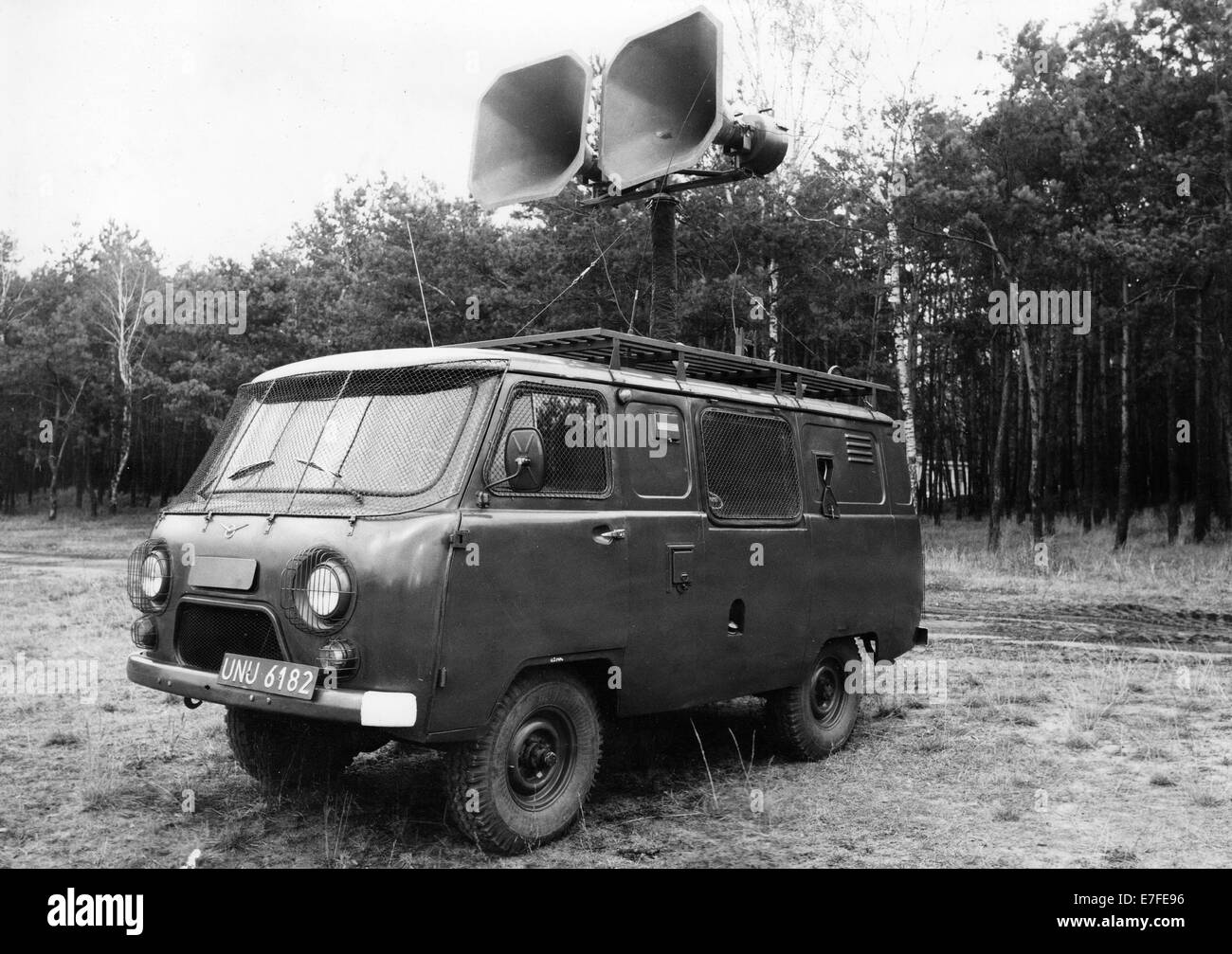 UAZ 452 MANUAL 4 SPEED TRANSMISSION FOUR CYLANDER GAZ-21 (UMZ-4213) 2. ...