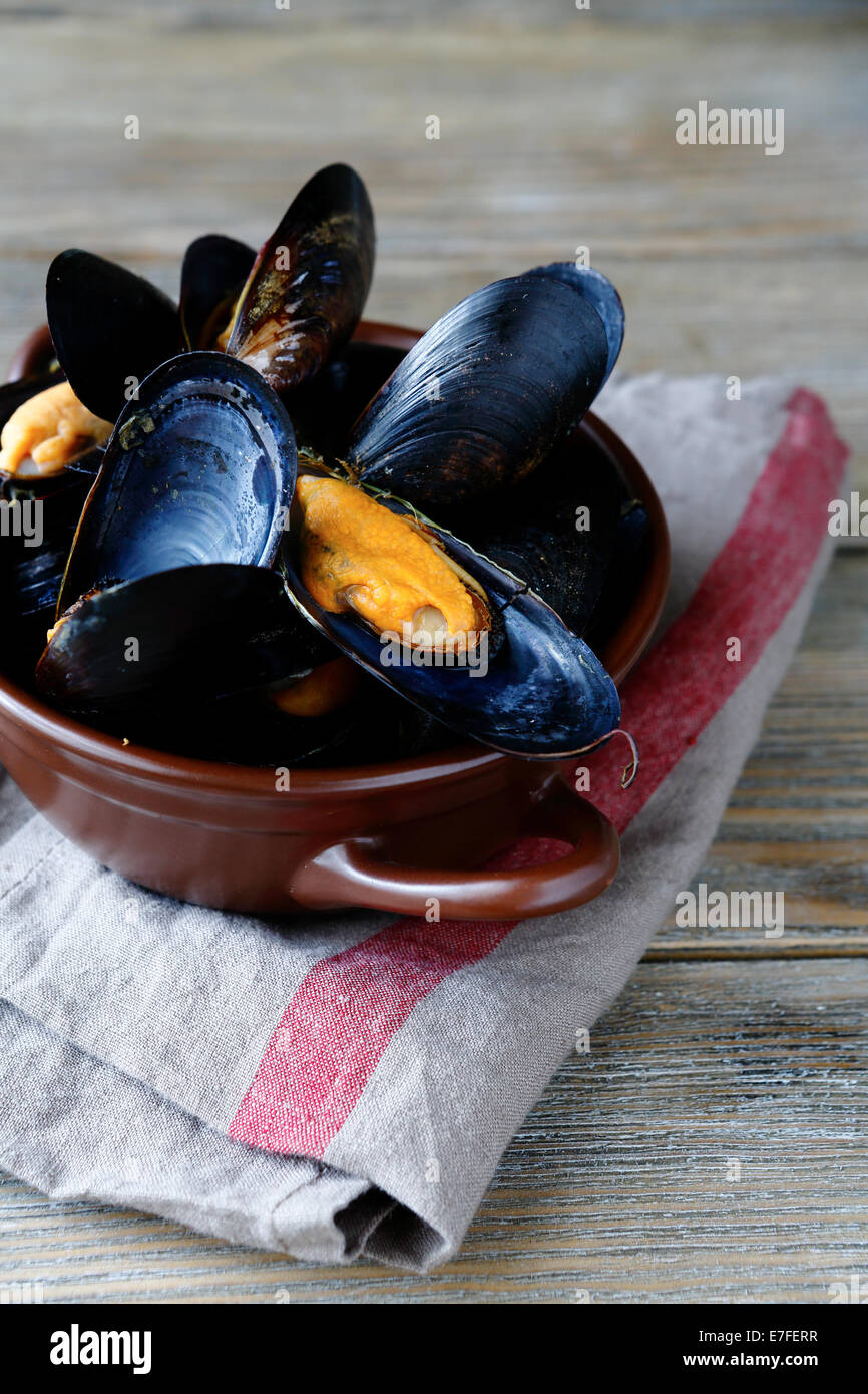 Marine mussels in sauce, food Stock Photo - Alamy