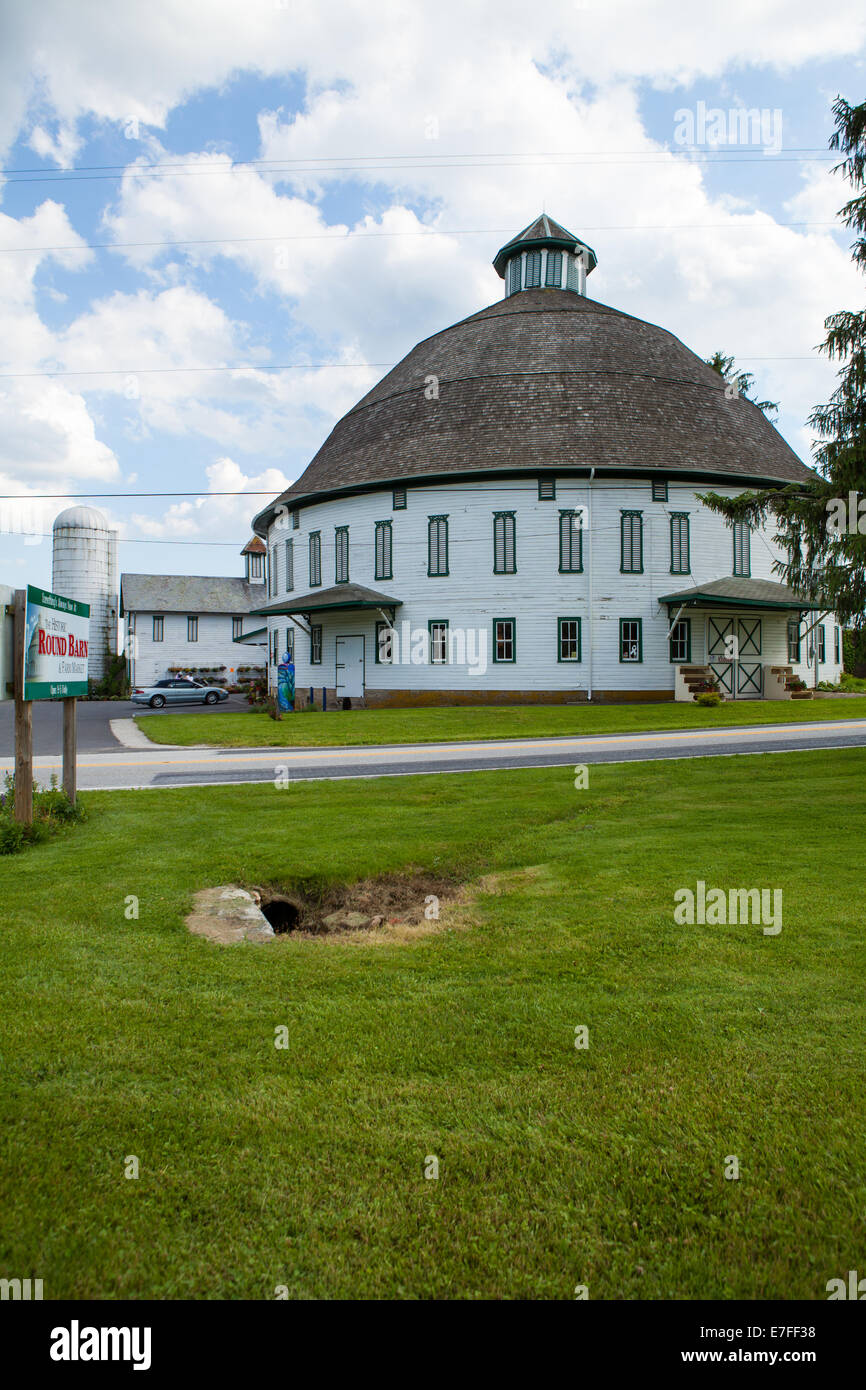 Round barn hi-res stock photography and images - Alamy
