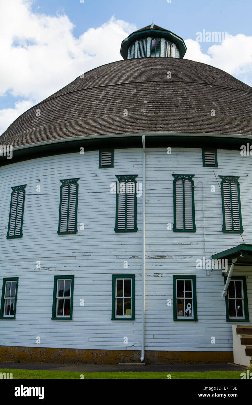 The Round Barn was built in 1914 in Arendtsville Pennsylvania. Few ...