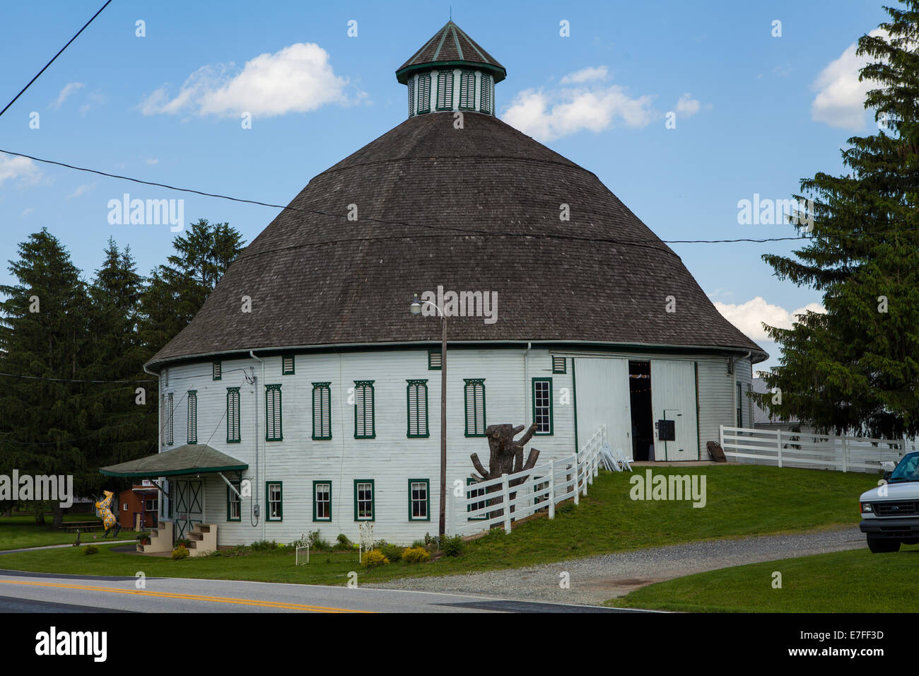Round barn hi-res stock photography and images - Alamy