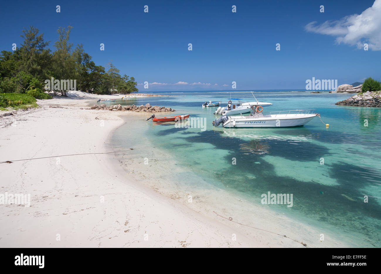 Water boats scenic tropical hi-res stock photography and images - Alamy