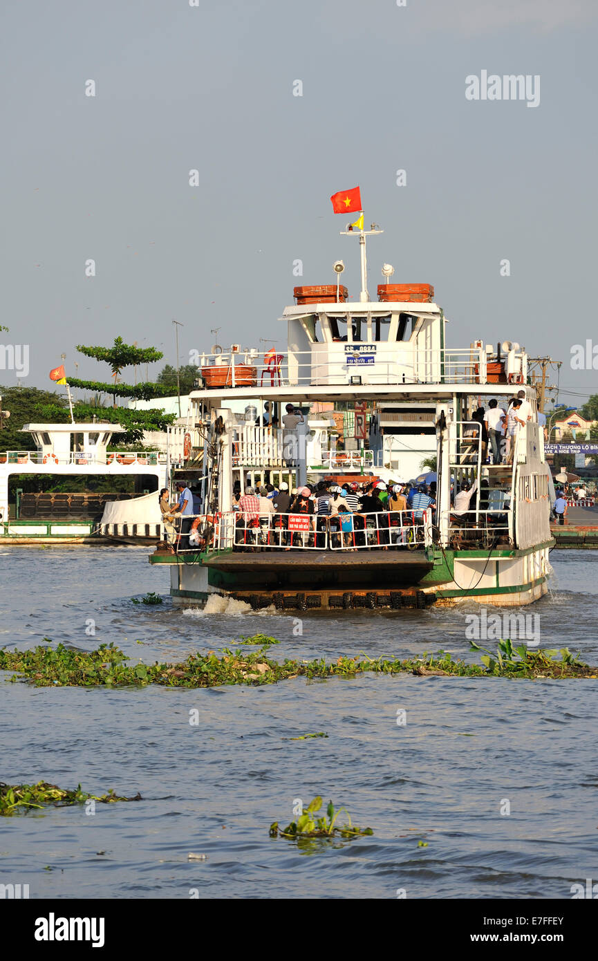 Commuter ferry crossing the Saigon River, Ho Chi Minh City (Saigon ...