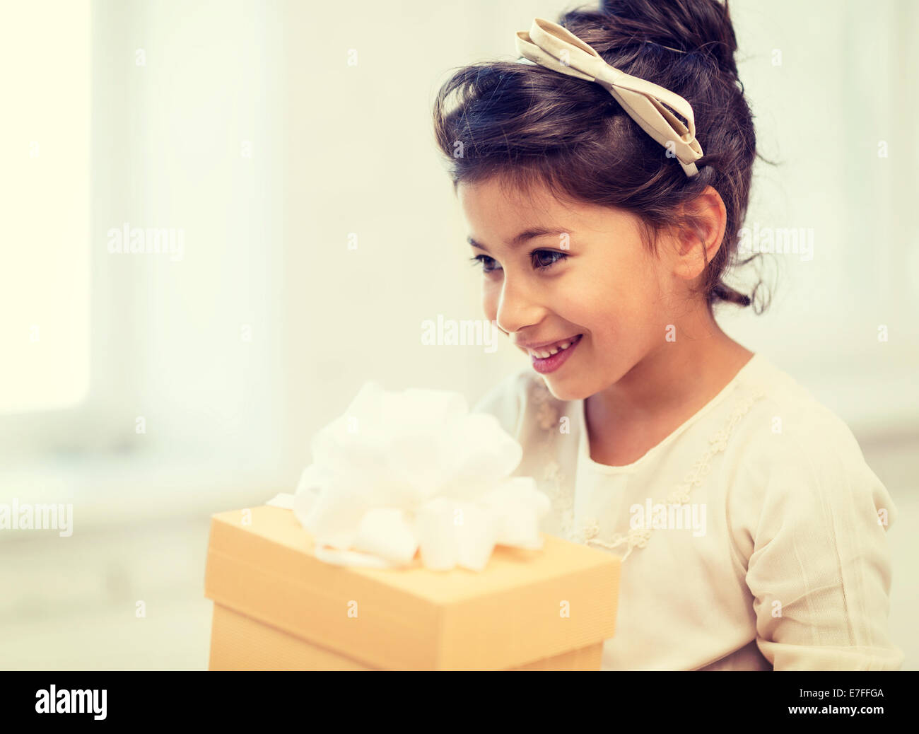 happy child girl with gift box Stock Photo - Alamy