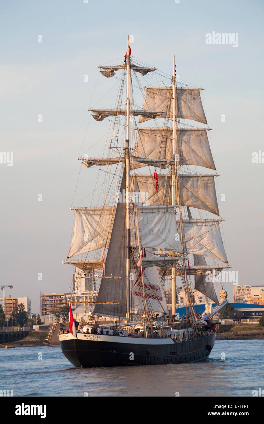 Tall ship under full sail hi-res stock photography and images - Alamy