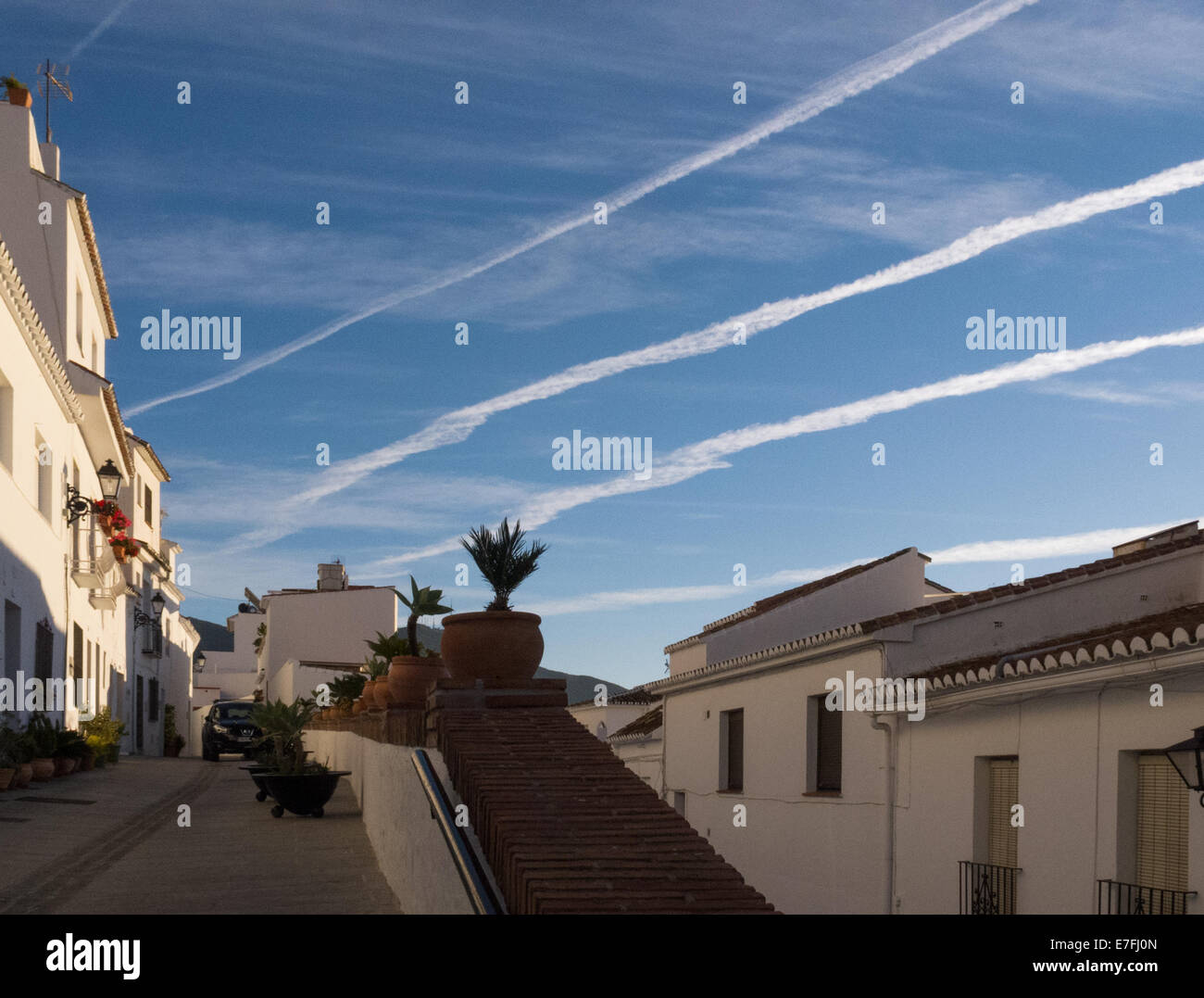 Chem trail hi-res stock photography and images - Alamy