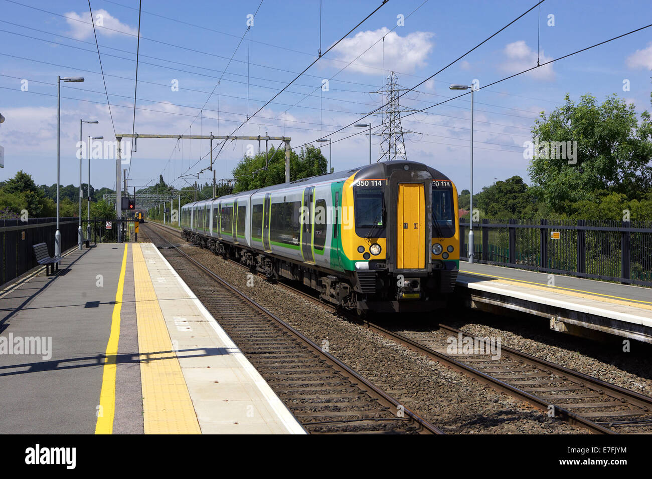 London midland class 350 desiro no 350114 heads into tile hill with a birmingham - euston ...