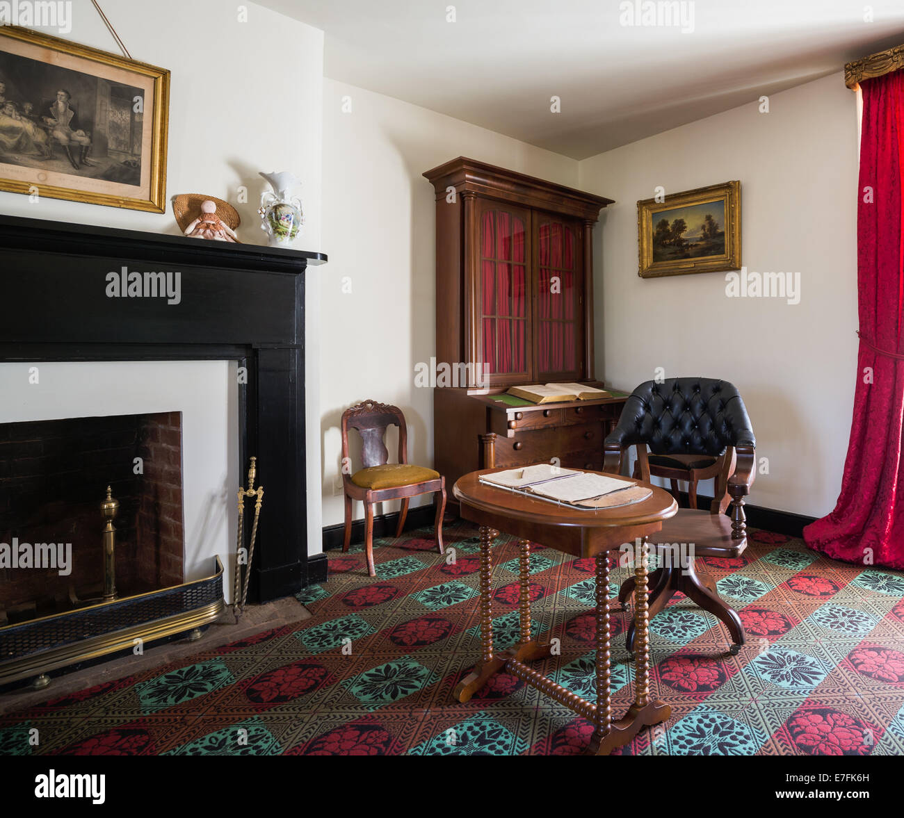 Desk used by General Grant at surrender of Southern Army under General ...