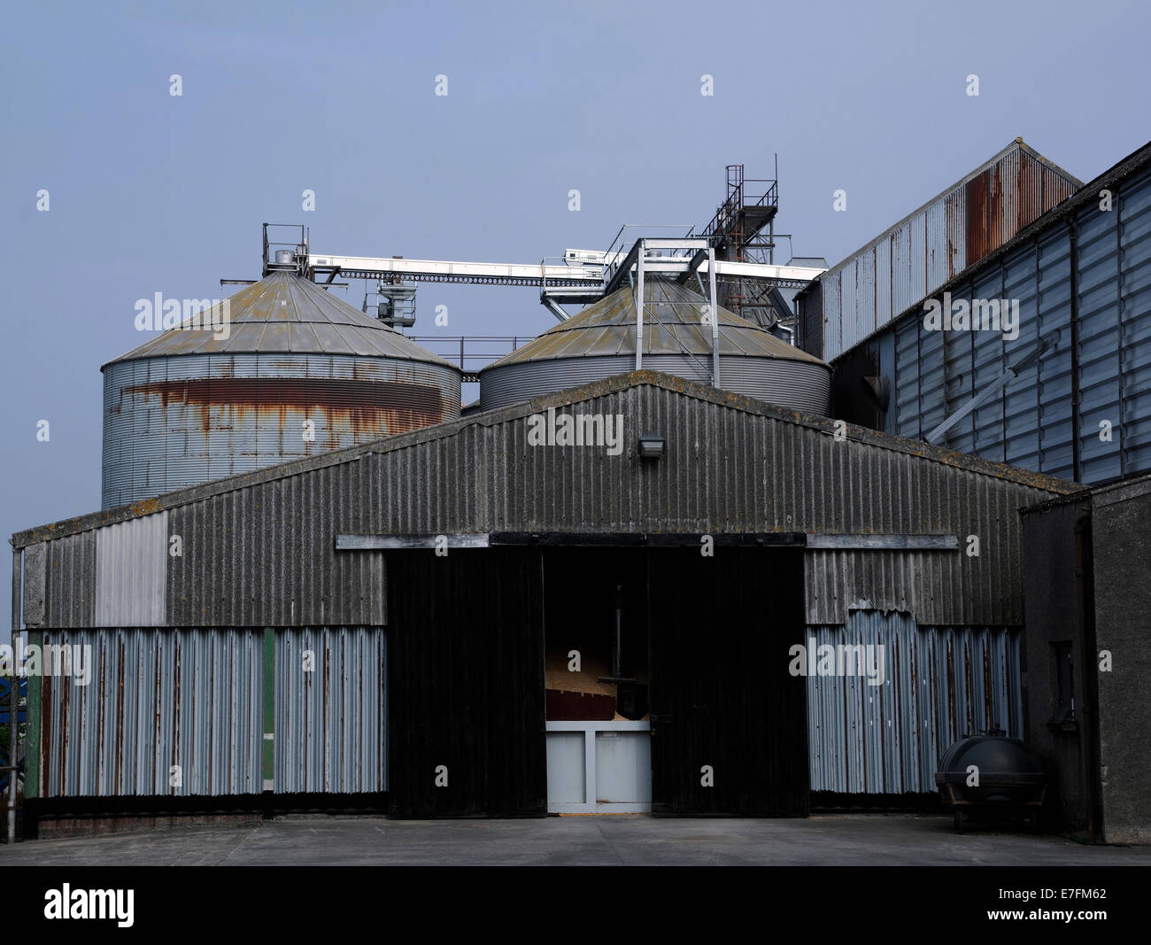 Grain storage tanks hi-res stock photography and images - Alamy