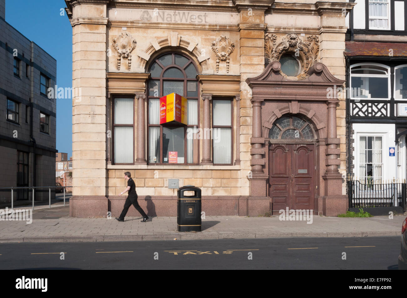 Closed bank branch hi-res stock photography and images - Alamy