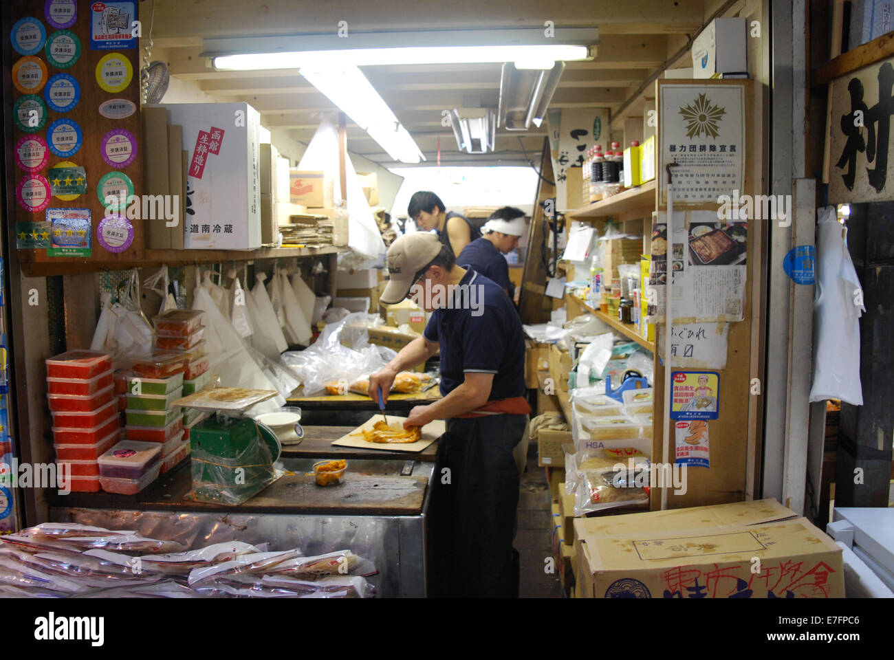 Tsukiji fish market tokyo hi-res stock photography and images - Alamy