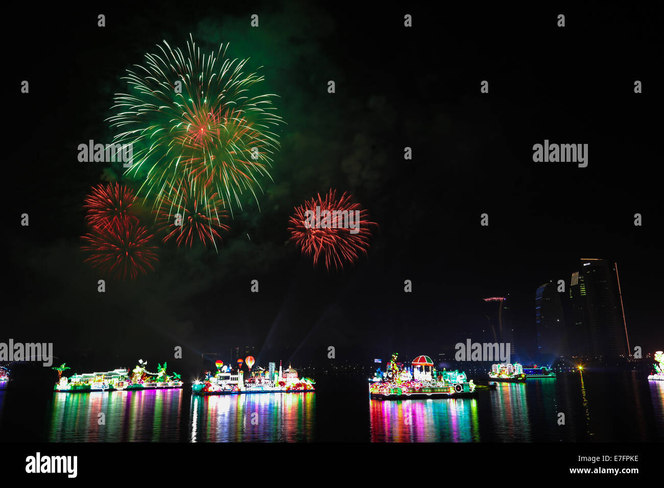 Public firework displays hi-res stock photography and images - Alamy