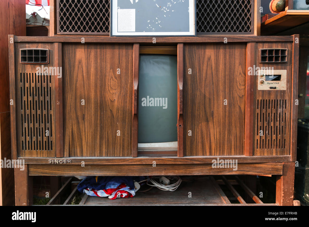 Singer brand vintage wooden Television set Stock Photo - Alamy