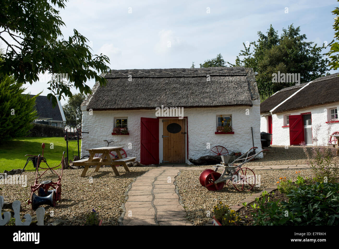 Restored traditional cottages hi-res stock photography and images - Alamy