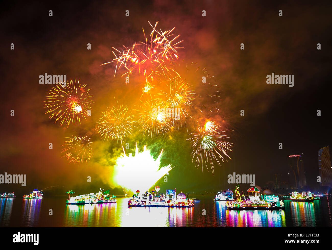 Public firework displays hi-res stock photography and images - Alamy
