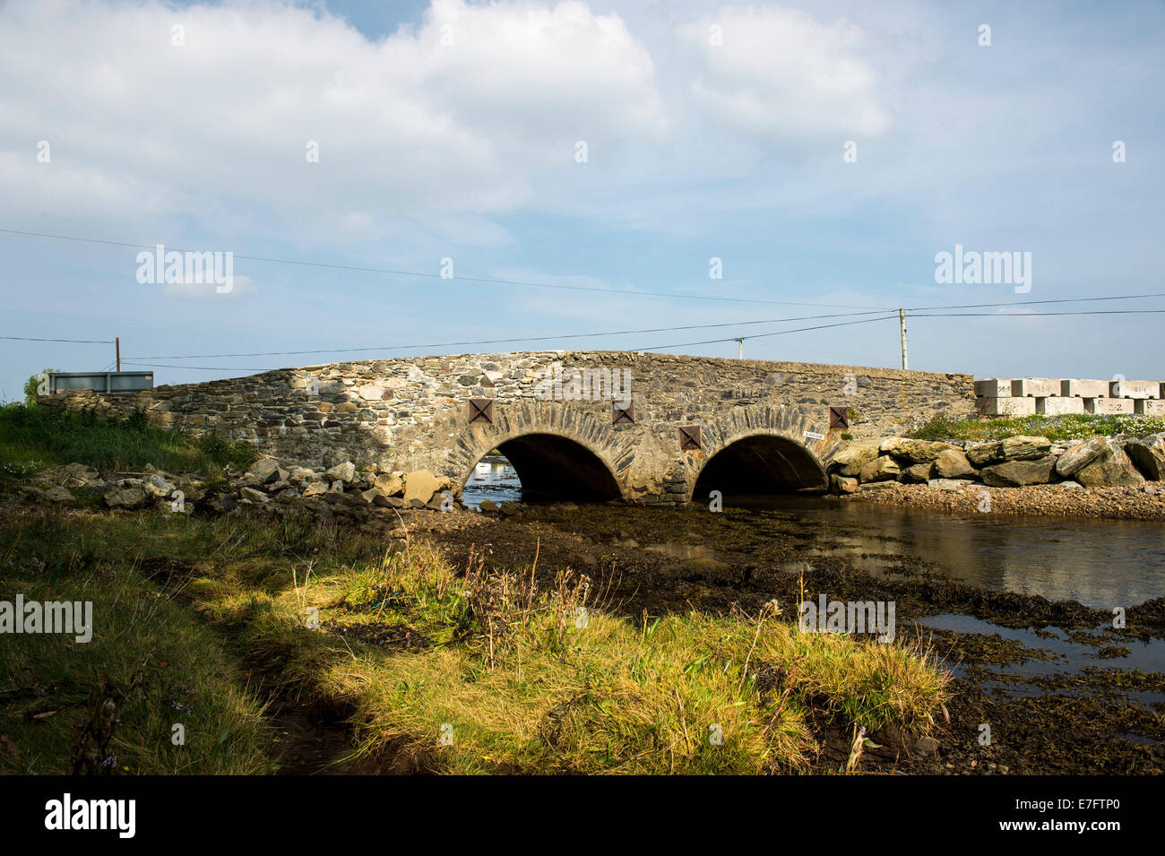 Stone bridge county donegal hi-res stock photography and images - Alamy