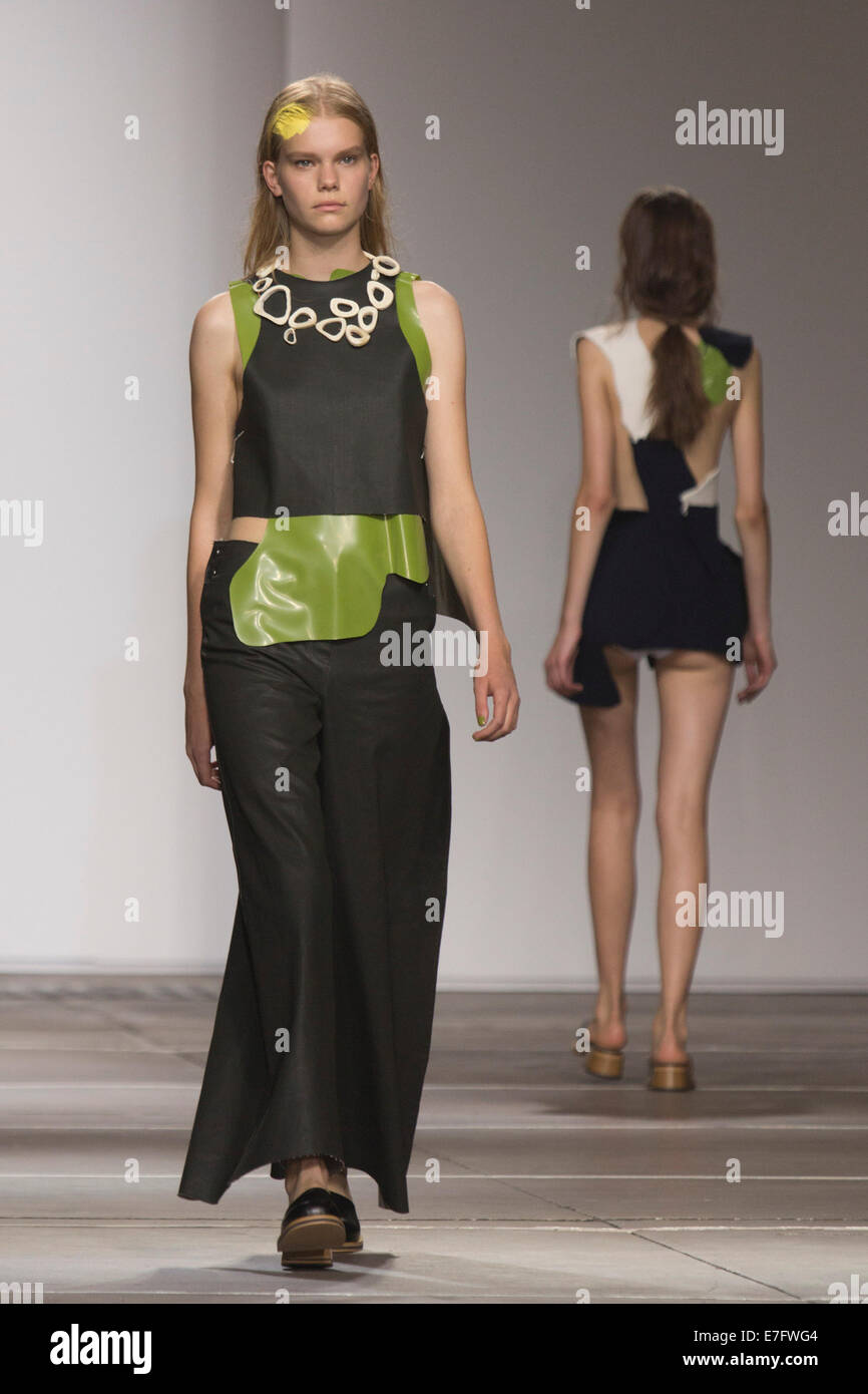 Helen lawrence fashion east catwalk hi-res stock photography and images ...