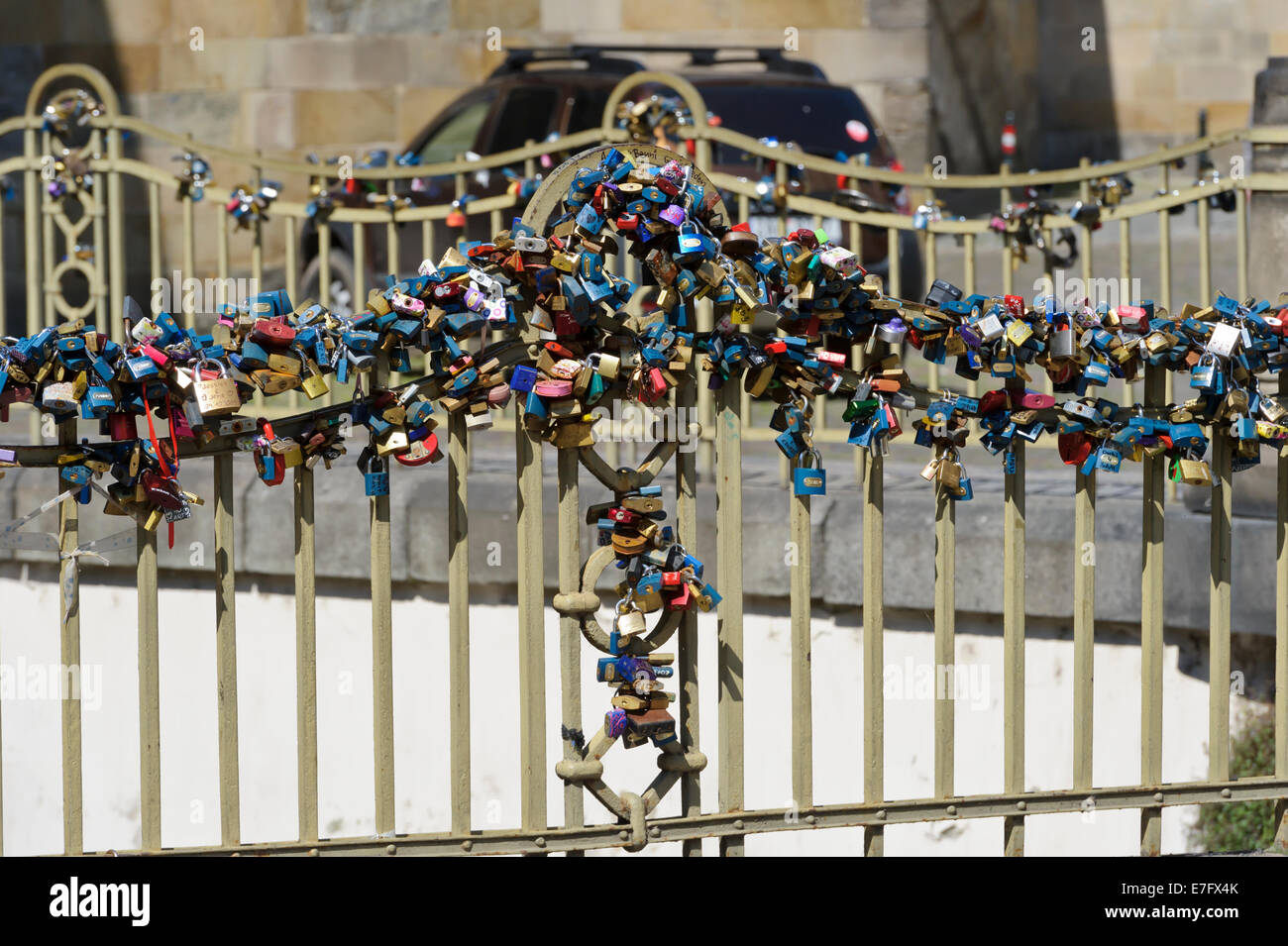 Padlock sizes hi-res stock photography and images - Alamy