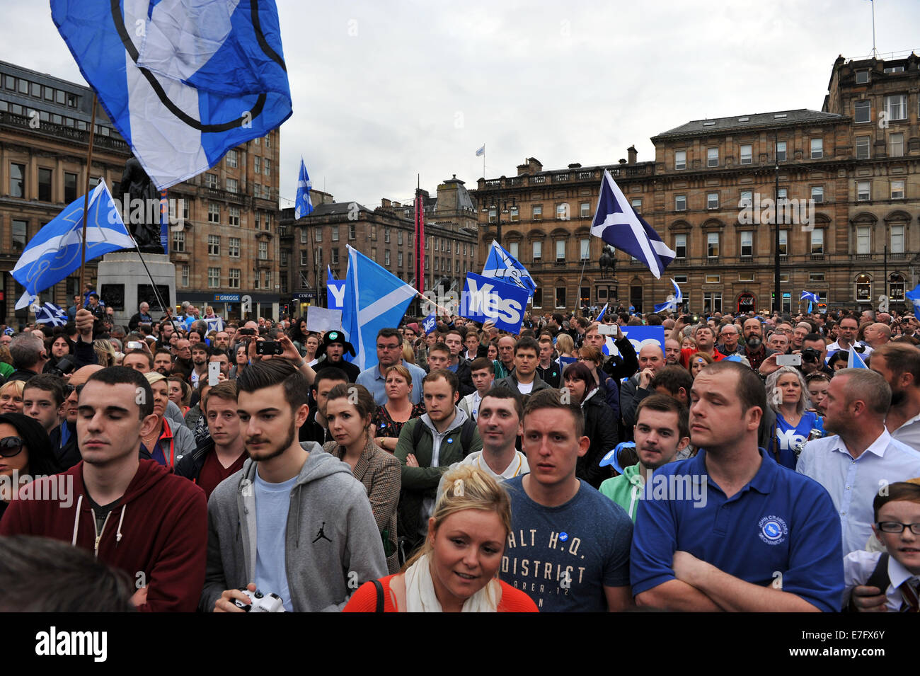 Scottish independence flags hi-res stock photography and images - Alamy