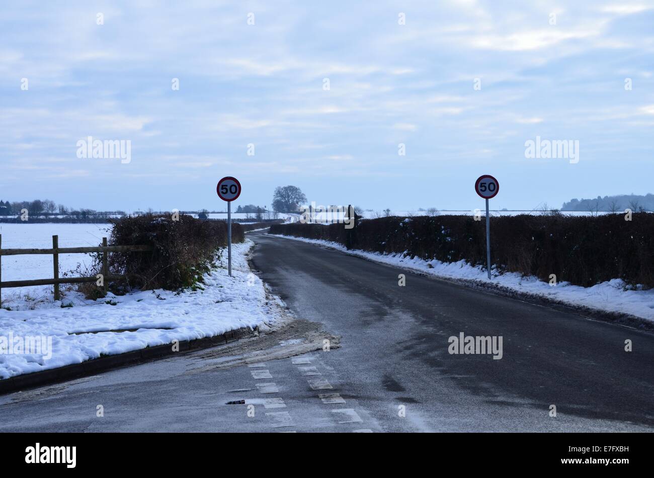 Snow in country lane hi-res stock photography and images - Alamy