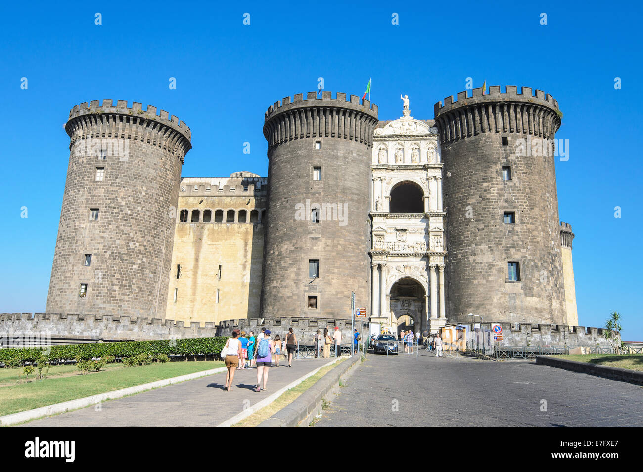 Middleage castle hi-res stock photography and images - Alamy