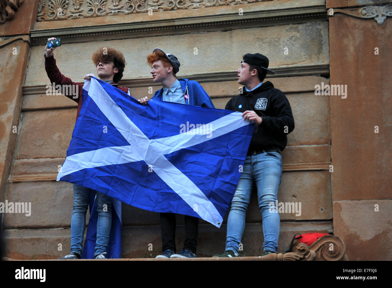 Scottish independence flags hi-res stock photography and images - Alamy