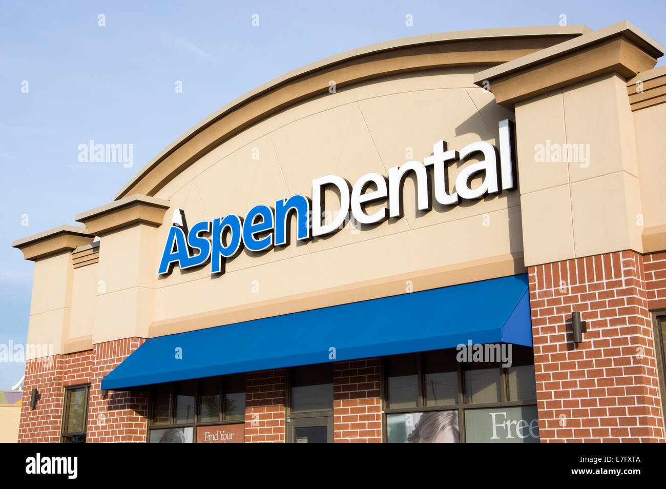 Storefront hi-res stock photography and images - Alamy