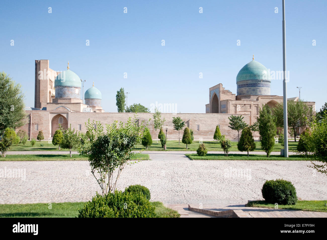 Mosque complex hi-res stock photography and images - Alamy