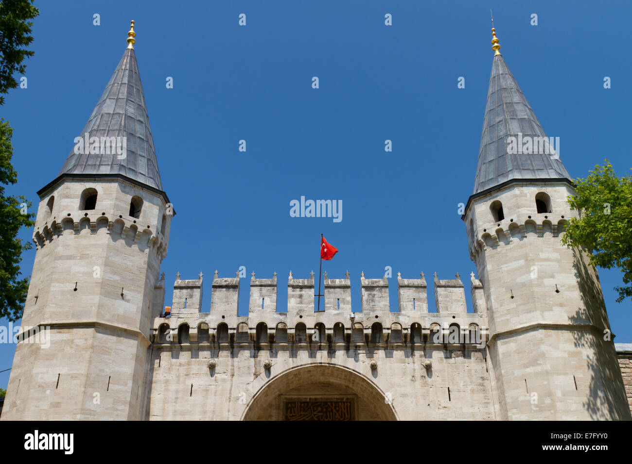 Main entrance at topkapi palace hi-res stock photography and images - Alamy