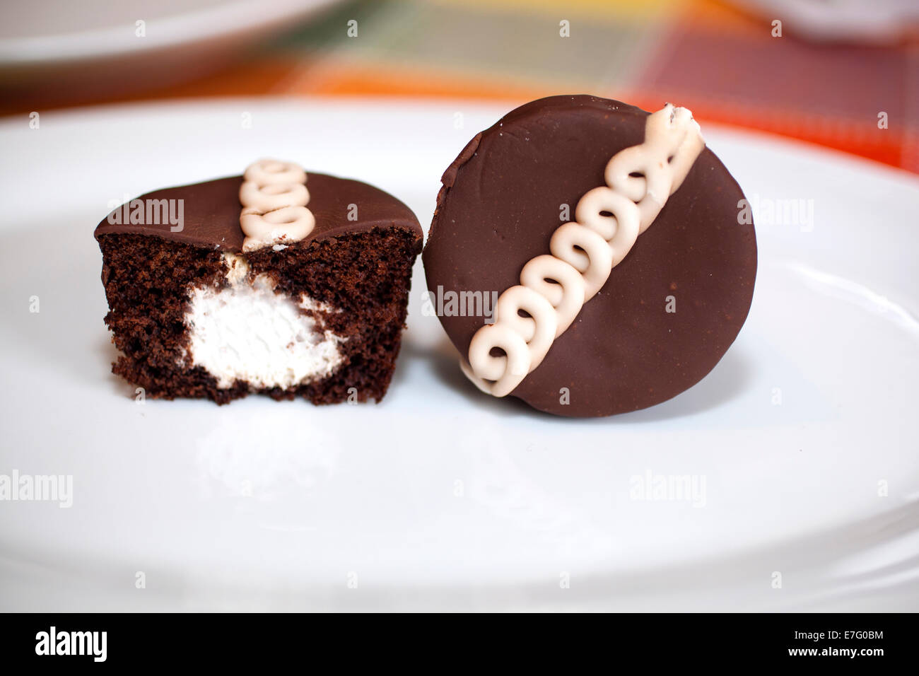 Hostess Cup Cakes. Hostess Cup Cakes are made of chocolate cake with ...