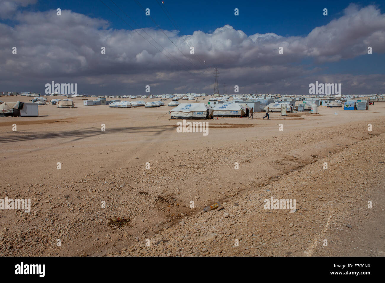 Zaatari, refugee camp, jordan tents hi-res stock photography and images ...