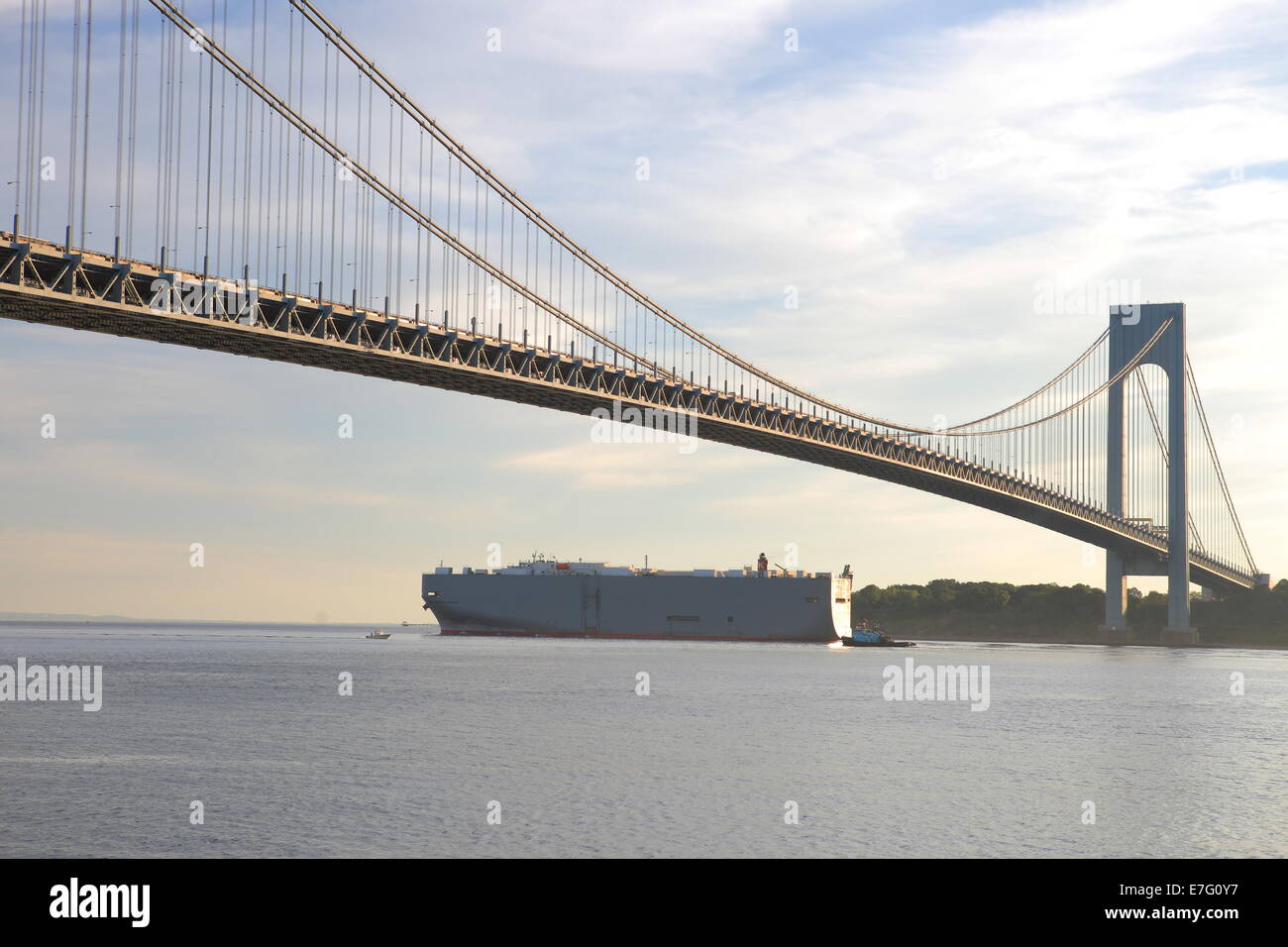 Cargo ship under bay bridge hi-res stock photography and images - Alamy