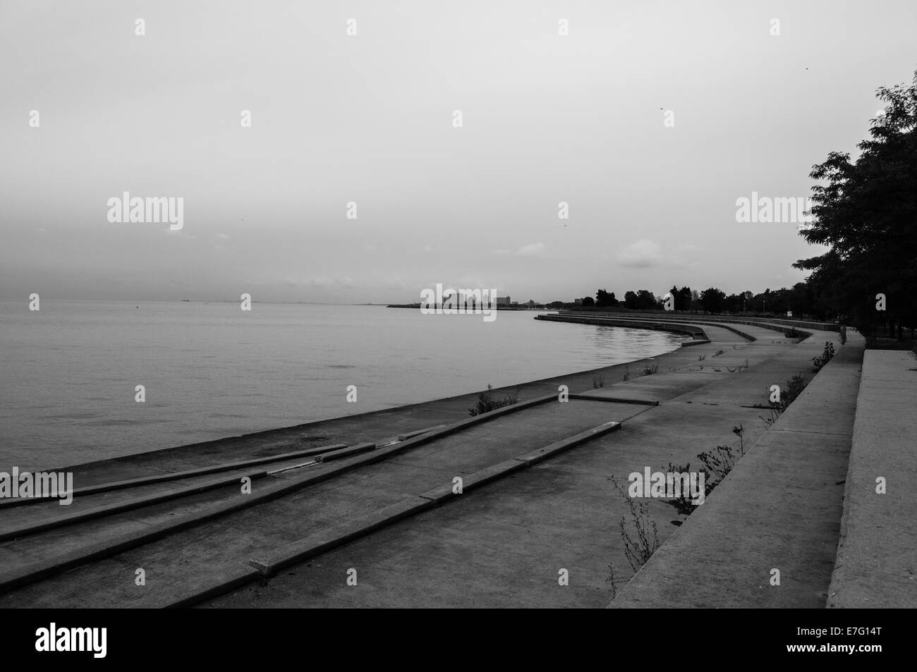 Lakeshore path hi-res stock photography and images - Alamy