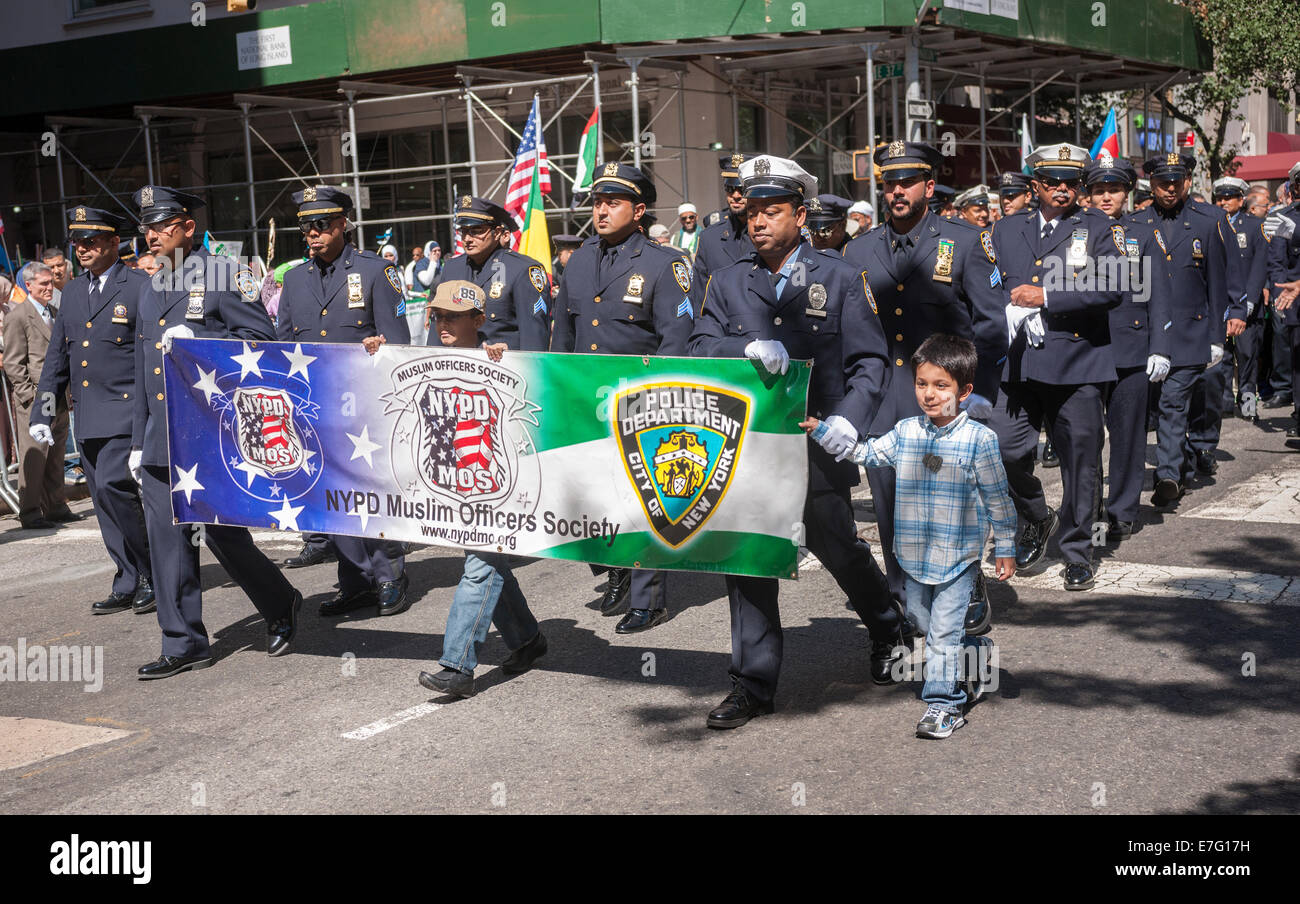 Muslim police officers hi-res stock photography and images - Alamy
