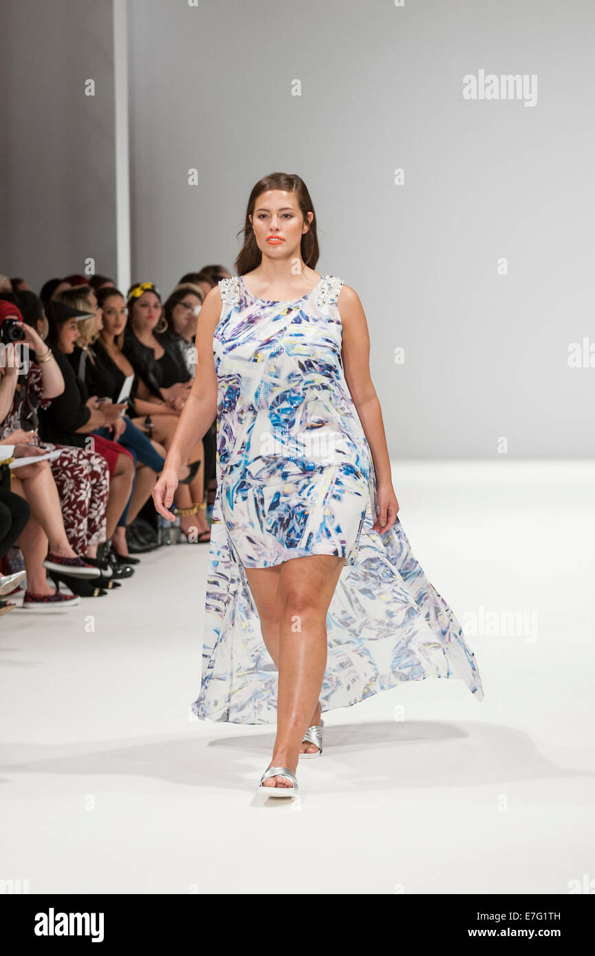 Fashion model plus size runway hi-res stock photography and images - Alamy