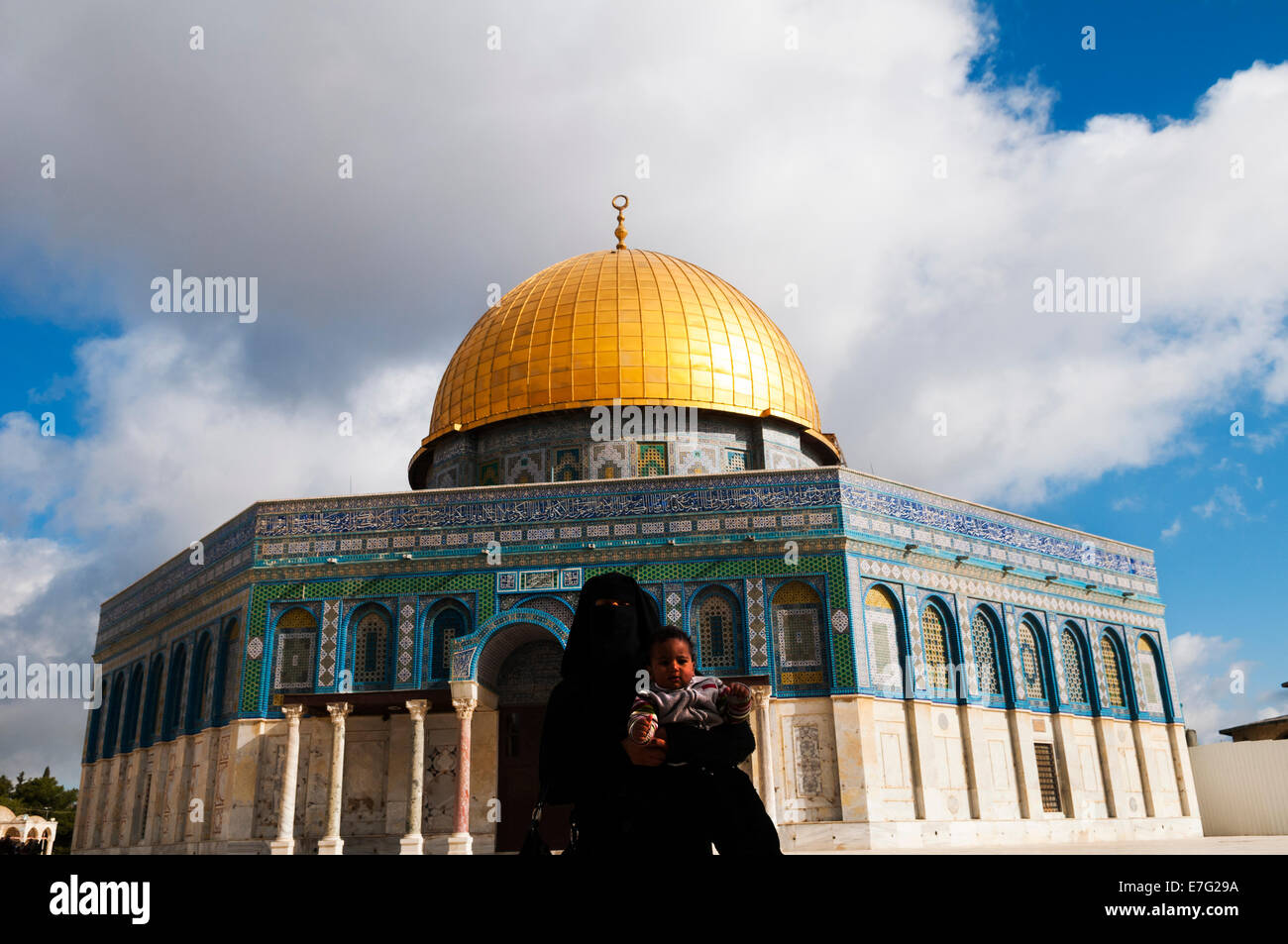 Temple veil hi-res stock photography and images - Alamy