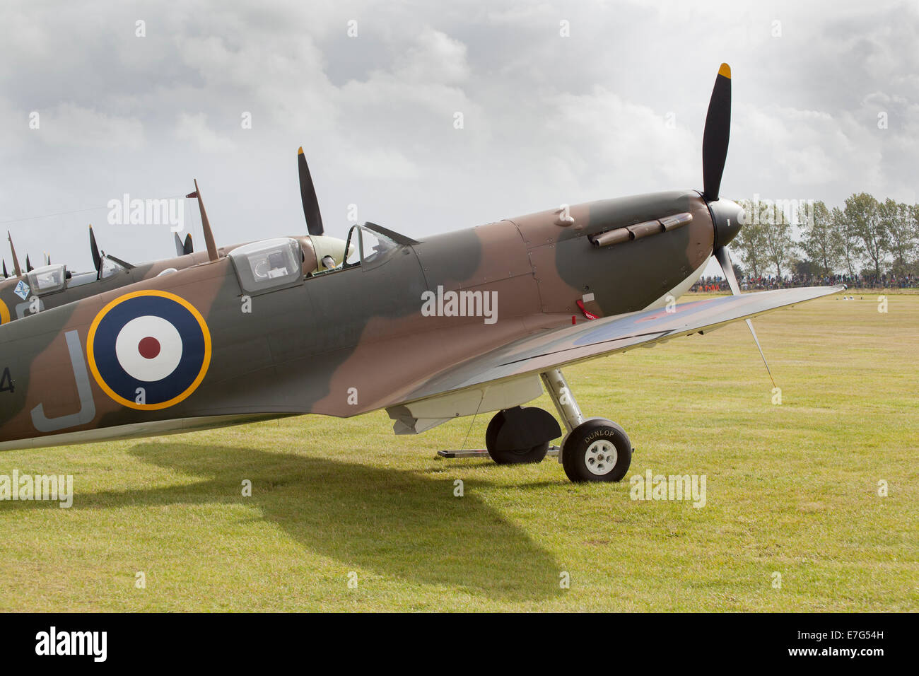 Spitfire monochrome wwii hi-res stock photography and images - Alamy