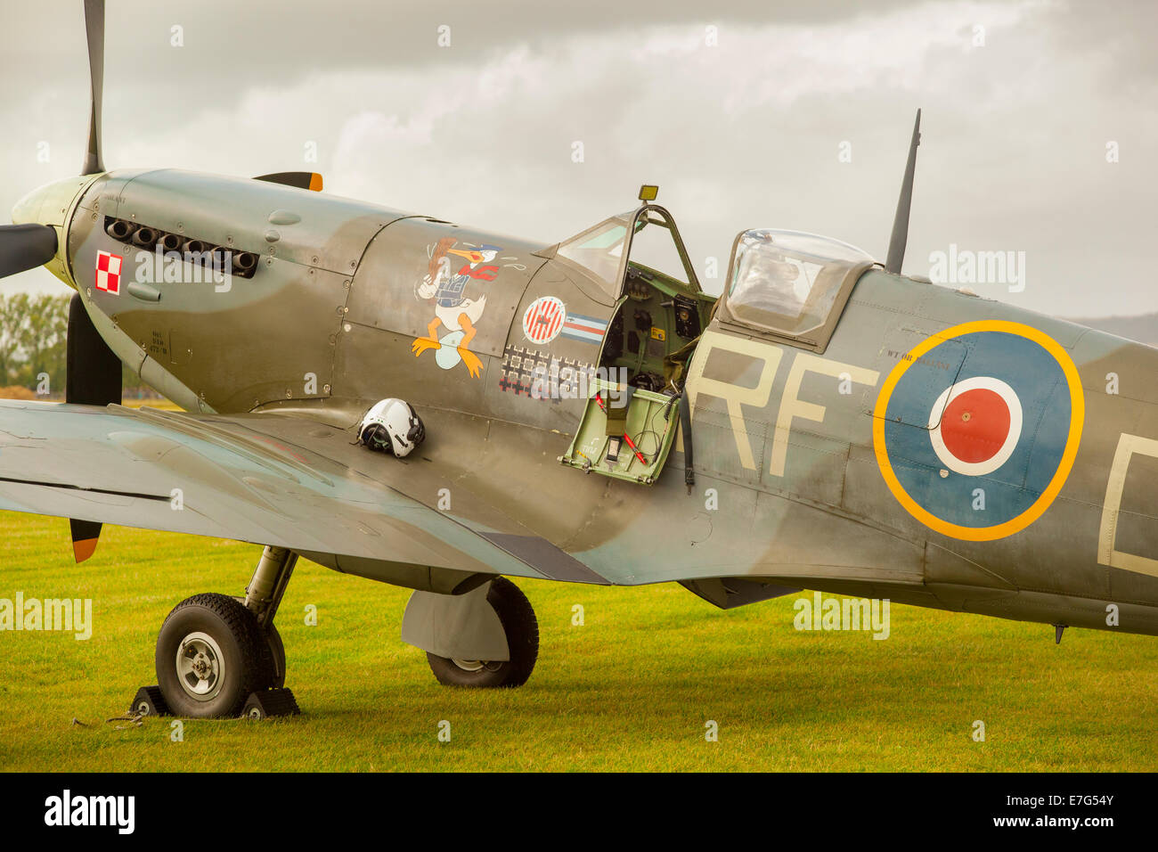 Spitfire ww2 1940s world war ii royal air force High Resolution Stock ...